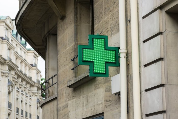 Why Is The Green Cross a Universal Symbol for MMJ? | Leafbuyer