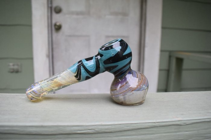 Bubbler Pipe: What Is a Bubbler Pipe and How Do You Use It? | Leafbuyer